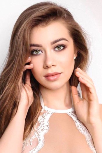 Date Ukrainian Women Darina, age 26 with ID: 1411200