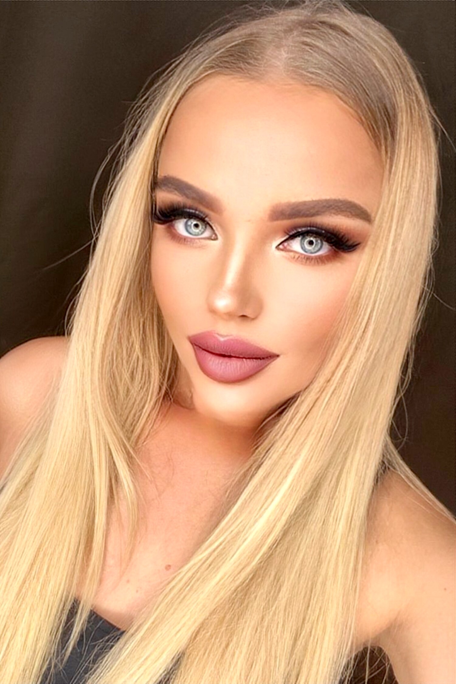 Date Ukrainian Women Emiliya, age 27 with ID: 1433420