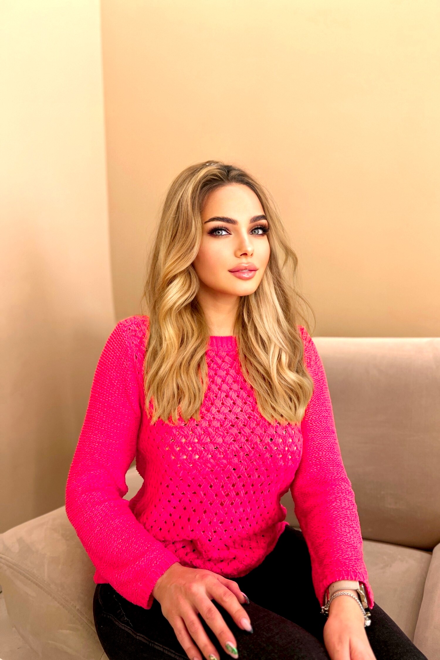 Date Ukrainian Women Ksyusha, age 34 with ID: 1651733